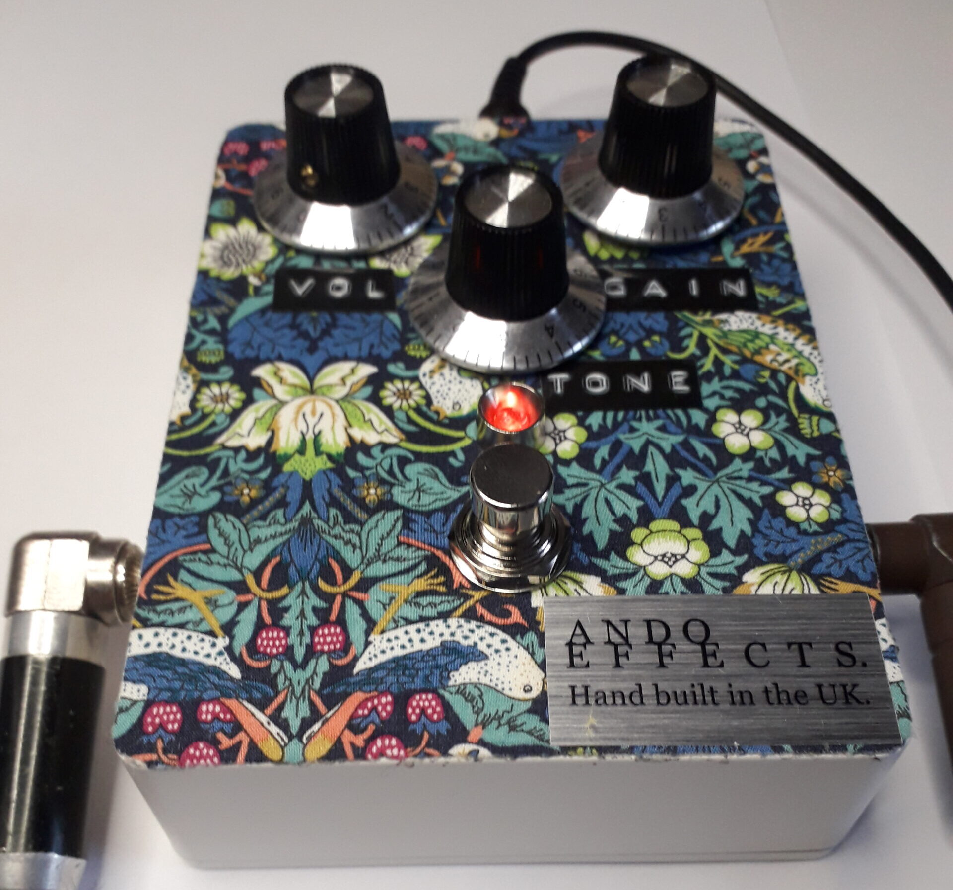 The Strawberry Thief (Fat Boost MK1 style JFET booster) - Ando Effects